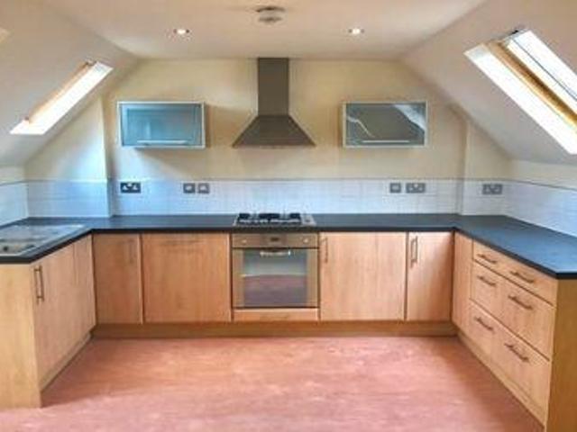 2 Bedrooms Flat for rent in Fox Road, West Bridgford, Nottingham NG2