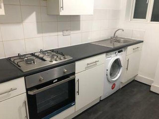 2 Bedrooms Flat for rent in Foxbourne Road, Balham SW17