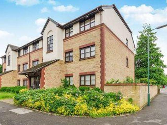 2 Bedrooms Flat for rent in Foxglove Way, Wallington SM6