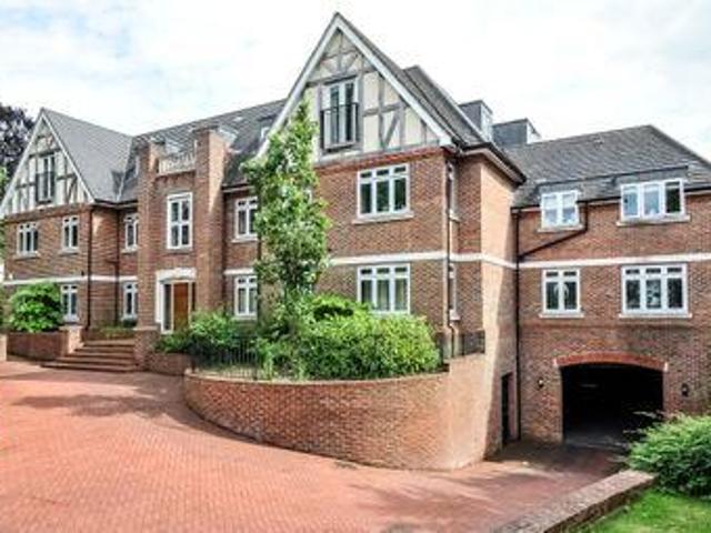 2 Bedrooms Flat for rent in Foxley Lane, Purley CR8