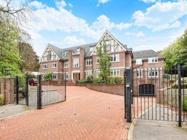 2 Bedrooms Flat for rent in Foxley Lane, Purley CR8