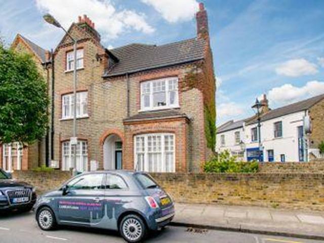 2 Bedrooms Flat for rent in Foxmore Street, London SW11