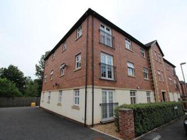 2 Bedrooms Flat for rent in Foxwood Drive, Hyde SK14