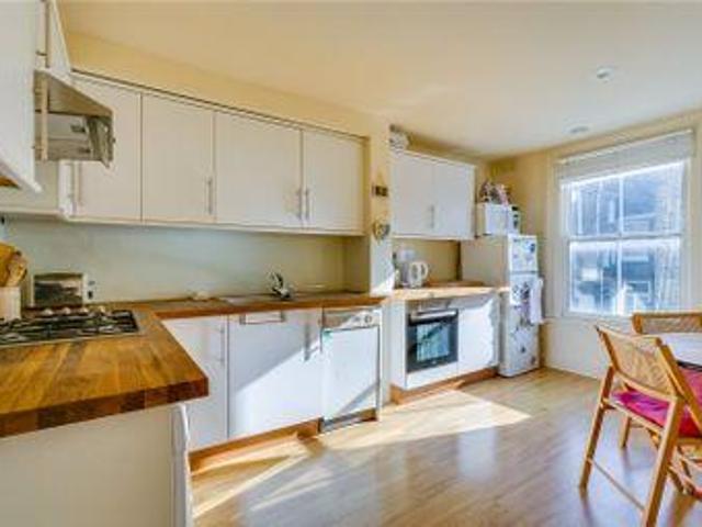2 Bedrooms Flat for rent in Fontarabia Road, London SW11