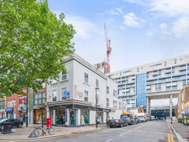 2 Bedrooms Flat for Rent in Fonthill Road | Foxtons