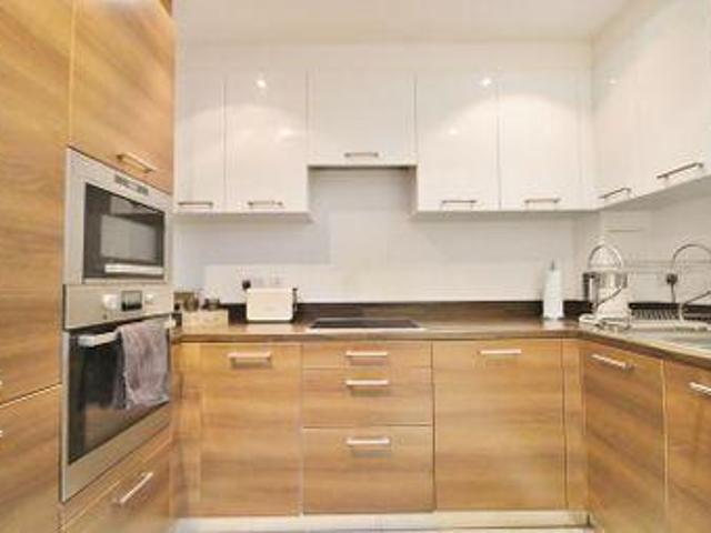 2 Bedrooms Flat for rent in Forge Square, London E14