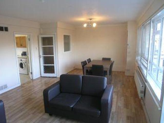 2 Bedrooms Flat for rent in Foreland Court, Holders Hill Road, Hendon NW4