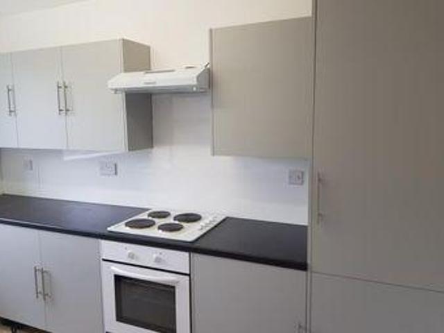 2 Bedrooms Flat for rent in Forrester Park Gardens, Edinburgh EH12