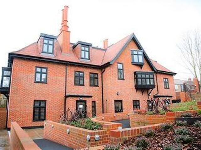 2 Bedrooms Flat for rent in Forty Hill, Enfield EN2