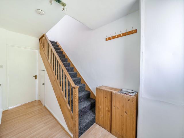 2 Bedrooms Flat for Rent in Fauconberg Road | Foxtons
