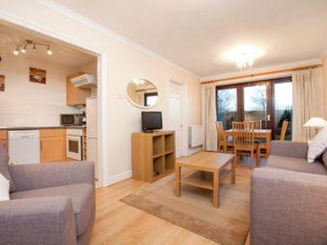 2 Bedrooms Flat for rent in Fawcett Road, Windsor SL4