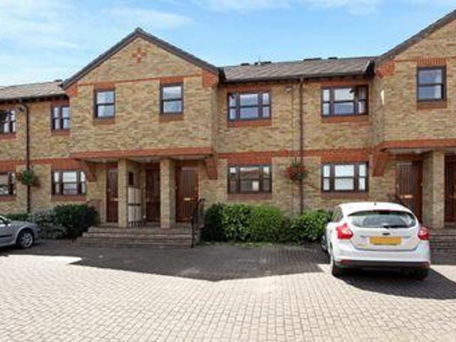 2 Bedrooms Flat for rent in Fawcett Road, Windsor SL4