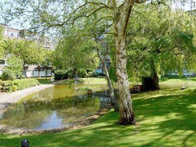 2 Bedrooms Flat for rent in Fair Acres, Bromley BR2