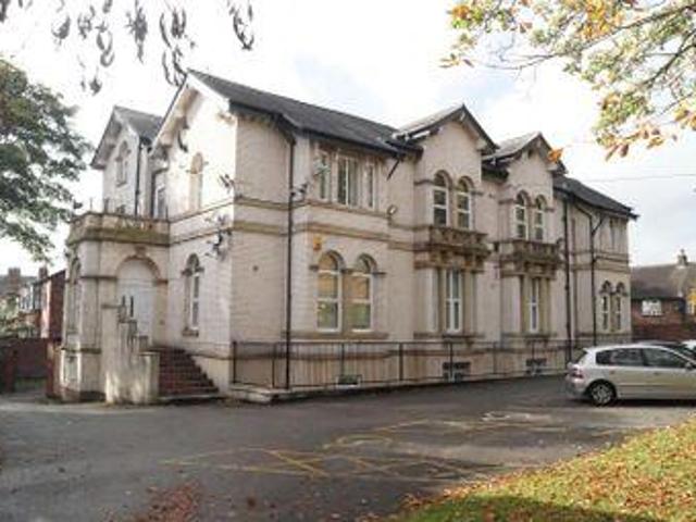 2 Bedrooms Flat for rent in Fairhope Court, Fairhope Avenue, Salford M6