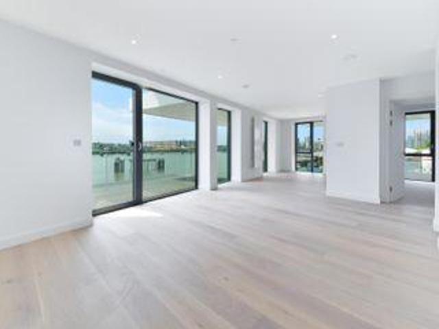 2 Bedrooms Flat for rent in Fairwater House, Royal Wharf, London E16