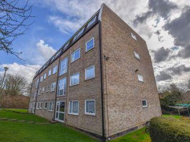 2 Bedrooms Flat for rent in Falcon Court, Ware SG12