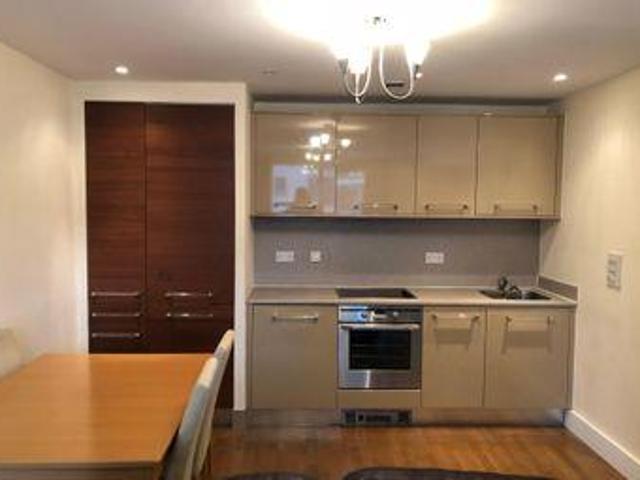 2 Bedrooms Flat for rent in Falcon Drive, Cardiff CF10