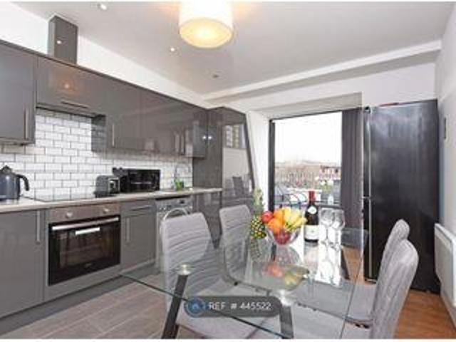 2 Bedrooms Flat for rent in Falcon Road, London SW11