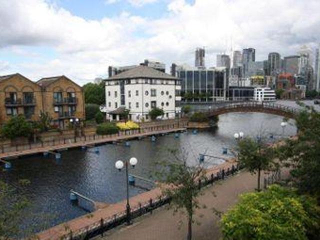 2 Bedrooms Flat for rent in Falcon Way, Docklands, London E14