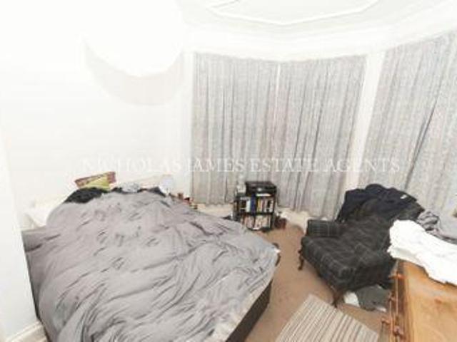 2 Bedrooms Flat for rent in Falkland Road, Haringey, London N8