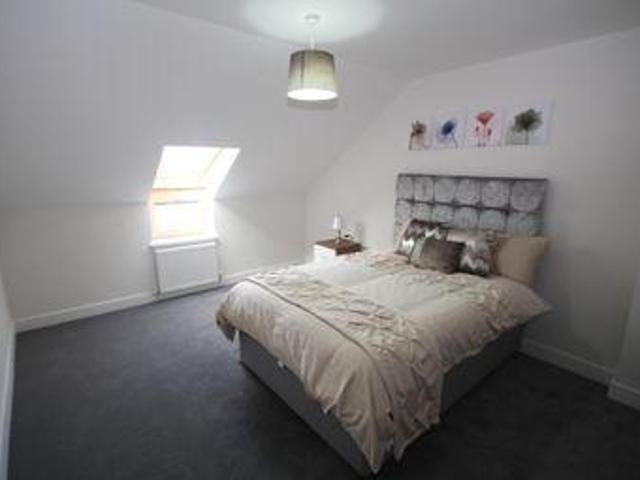 2 Bedrooms Flat for rent in Falling Lane, West Drayton UB7