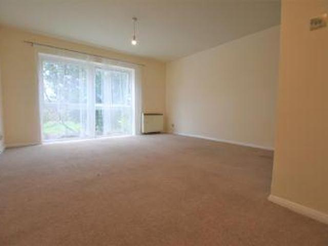 2 Bedrooms Flat for rent in Falling Lane, West Drayton UB7