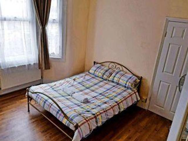 2 Bedrooms Flat for rent in Fanshawe Avenue, Barking, Essex IG11