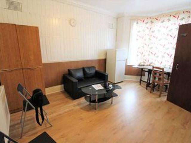 2 Bedrooms Flat for rent in Fanshawe Avenue, Barking IG11