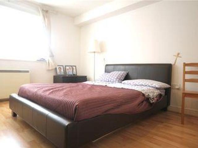 2 Bedrooms Flat for rent in Faraday Road, Guildford GU1