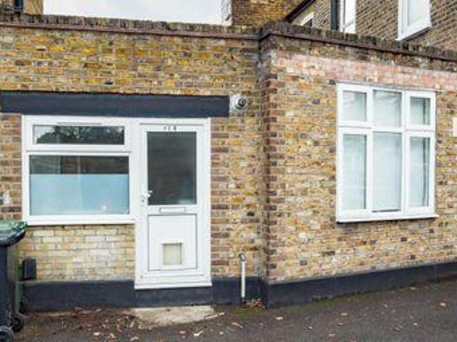 2 Bedrooms Flat for rent in Farmer Road, London E10