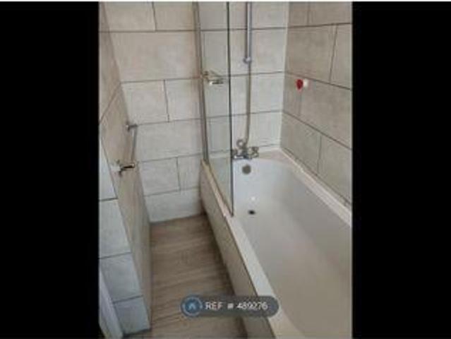 2 Bedrooms Flat for rent in Farmway, Dagenham RM8