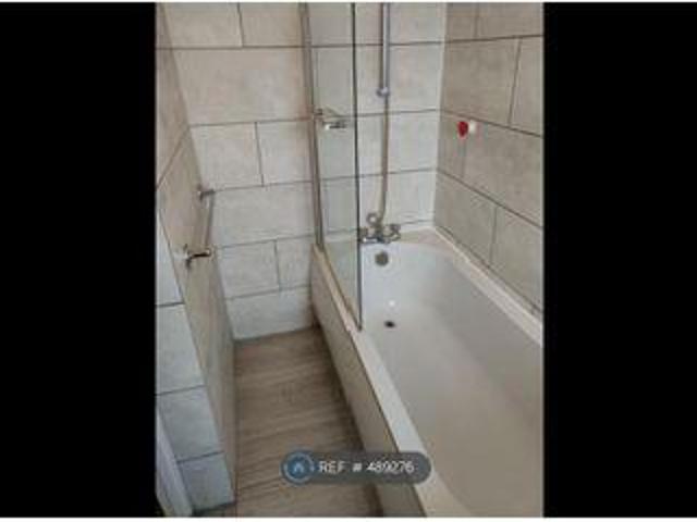2 Bedrooms Flat for rent in Farmway, Dagenham RM8