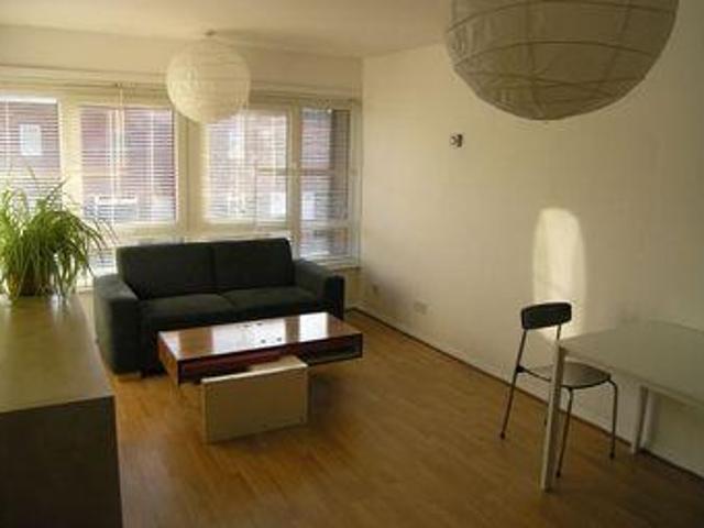 2 Bedrooms Flat for rent in Farnham Gardens, Raynes Park SW20