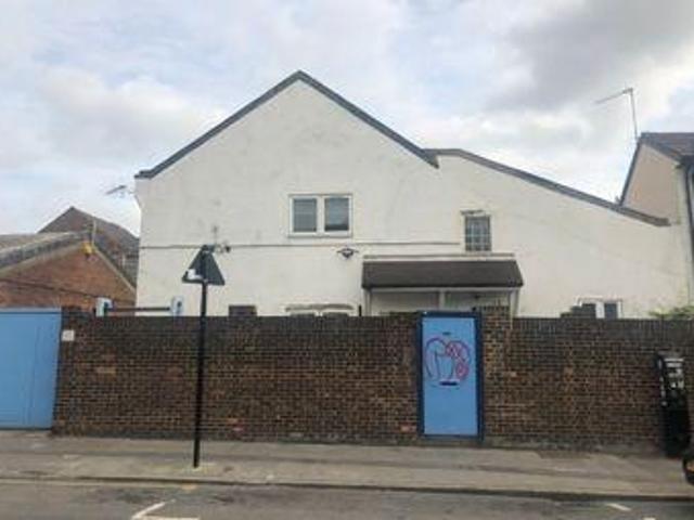 2 Bedrooms Flat for rent in Farnley Road, Thornton Heath SE25