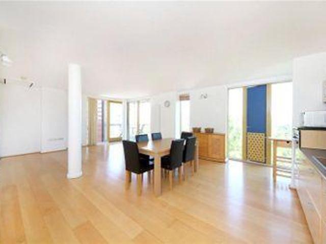 2 Bedrooms Flat for rent in Farnsworth Court, Greenwich Millennium Village, Greenwich, London SE10