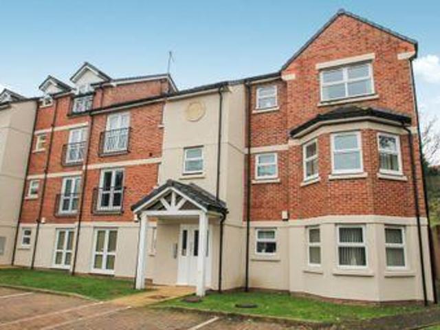2 Bedrooms Flat for rent in Farsley Beck Mews, Leeds LS13