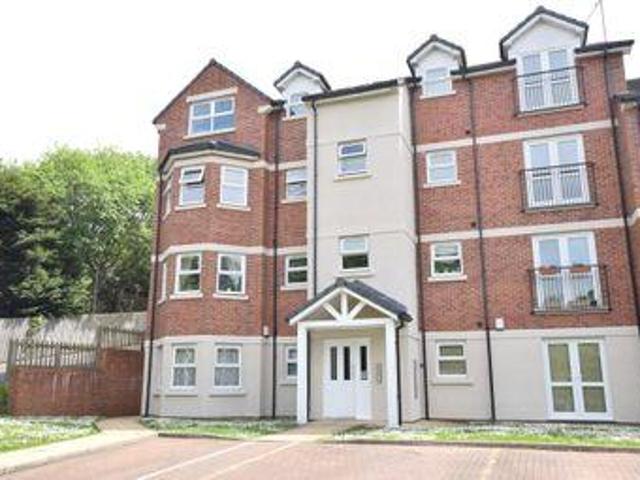 2 Bedrooms Flat for rent in Farsley Beck Mews, Leeds, West Yorkshire LS13