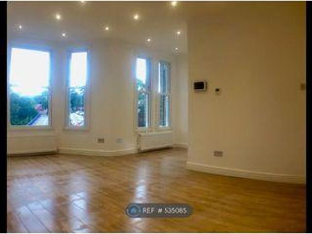 2 Bedrooms Flat for rent in Farquhar Rd, London SE19