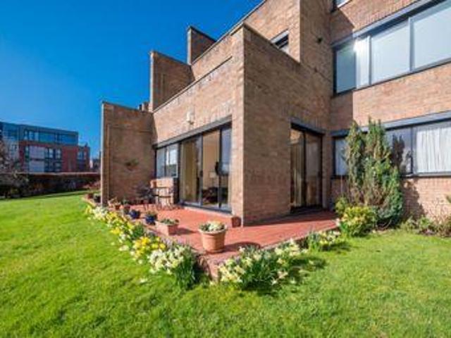 2 Bedrooms Flat for rent in Fettes Rise, Edinburgh EH4