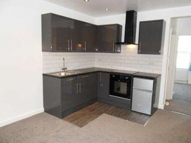 2 Bedrooms Flat for rent in Featherbank Mount, Horsforth, Leeds LS18