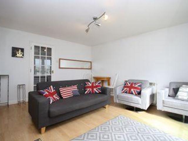 2 Bedrooms Flat for rent in Ferguson Close, Docklands, London E14