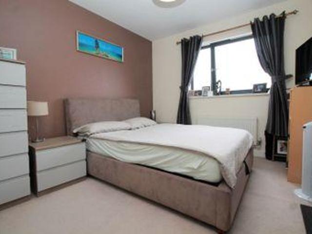 2 Bedrooms Flat for rent in Fern Court, Cottons Approach, Romford RM7