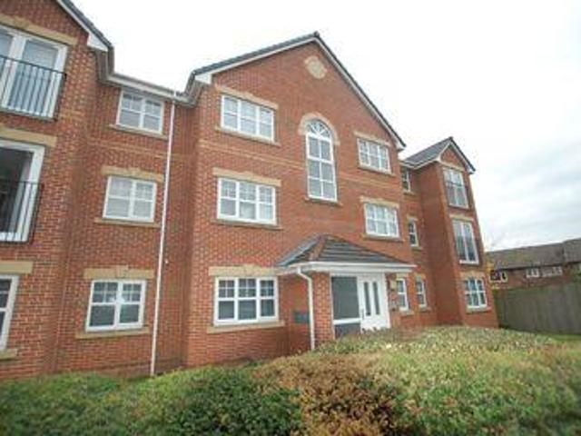 2 Bedrooms Flat for rent in Fernbank Gardens, Little Lever, Bolton BL3
