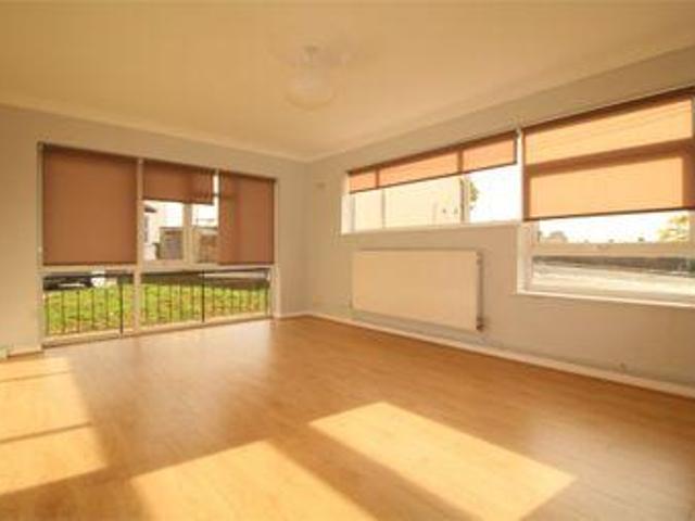 2 Bedrooms Flat for rent in Fernham Road, Thornton Heath, Surrey CR7