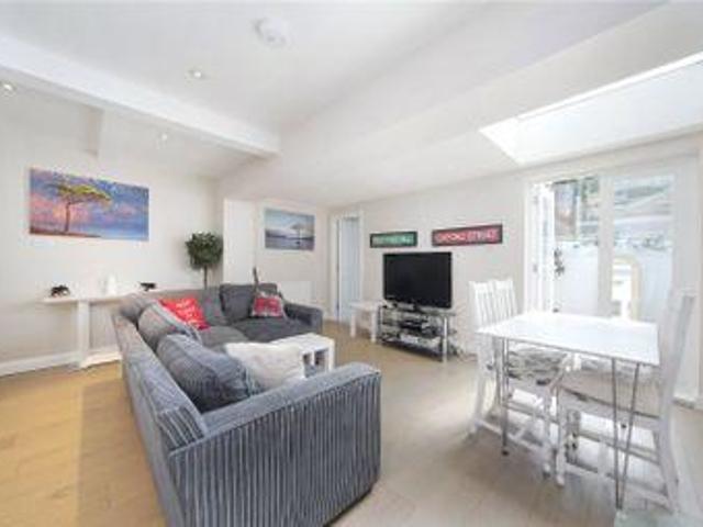 2 Bedrooms Flat for rent in Fernlea Road, Balham, London SW12