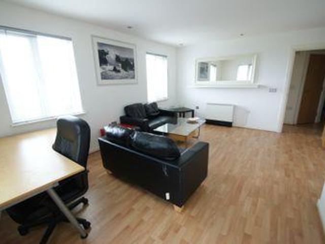 2 Bedrooms Flat for rent in Ffordd Garthorne, Cardiff CF10