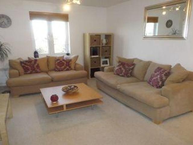 2 Bedrooms Flat for rent in Ffordd Garthorne, Cardiff CF10