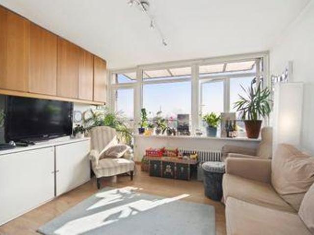 2 Bedrooms Flat for rent in Fitzhugh Grove, Wandsworth SW18