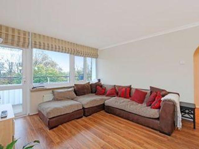 2 Bedrooms Flat for rent in Fitzhugh Grove, Wandsworth SW18