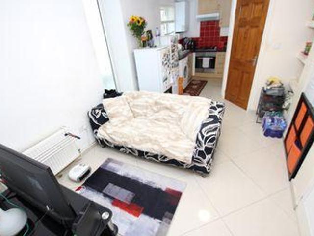 2 Bedrooms Flat for rent in Fillebrook Road, London E11